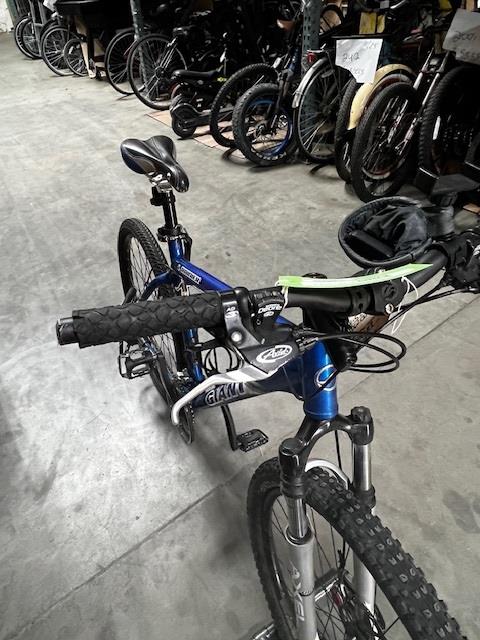 Giant Rainier 26 Inch Mountain Bike | Property Room