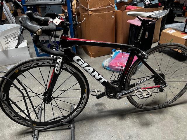 Giant TCR Advanced Carbon Road Bike | Property Room