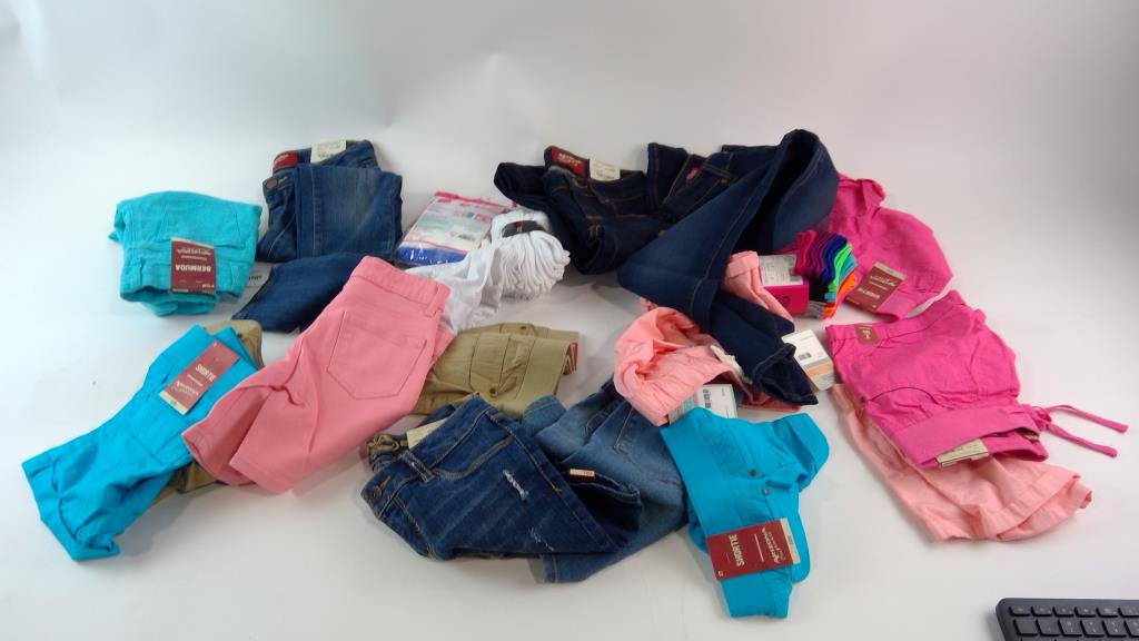 Girls Clothing Lot, 5+ Pieces | Property Room