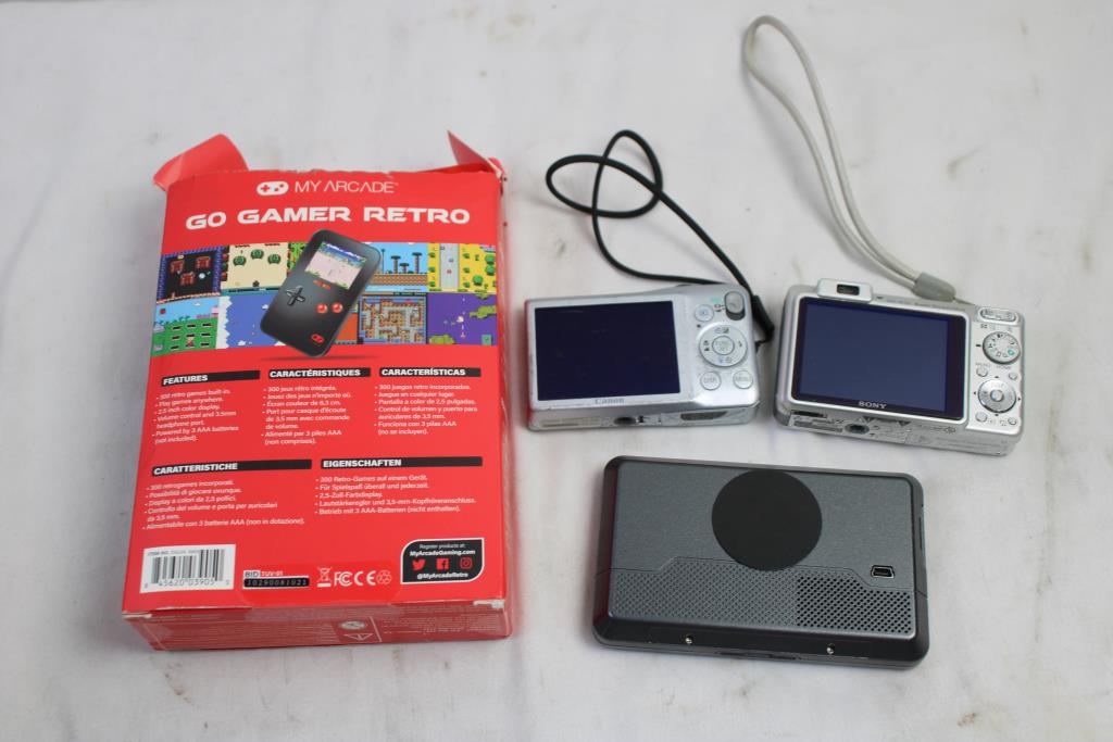 Go Gamer Retro handheld and More | Property Room