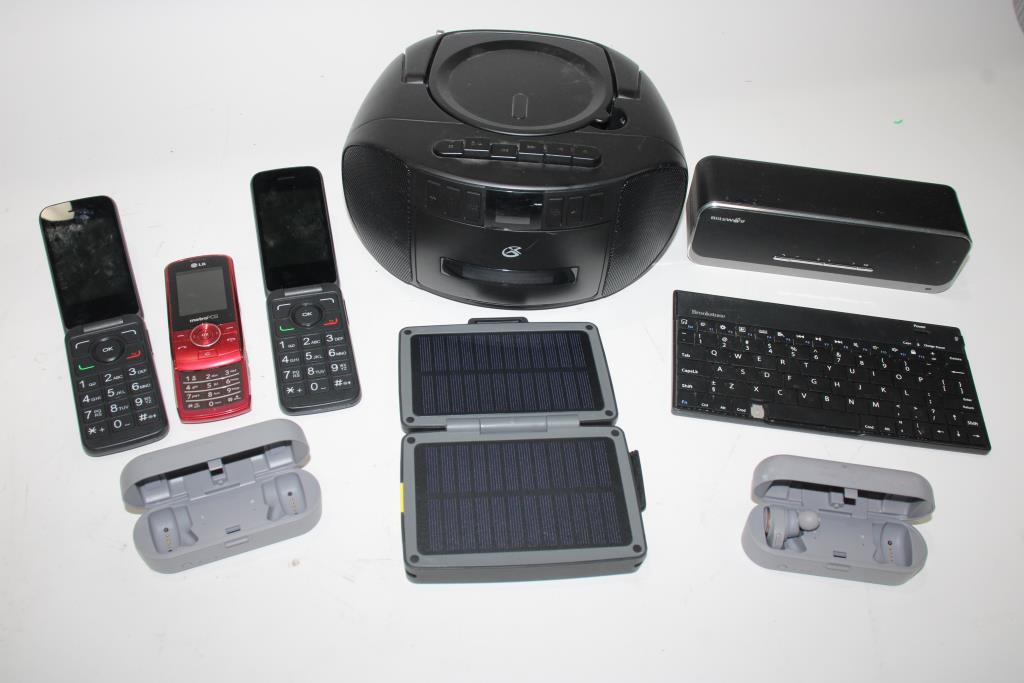 Gpx Radio Boombox, Brookstone Wireless Keyboard And Other | Property Room