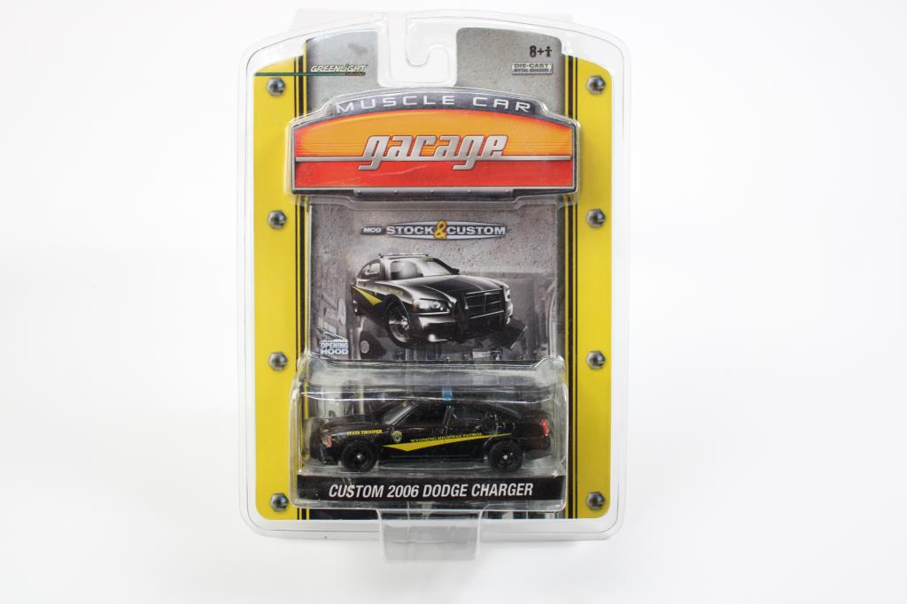 Greenlight Muscle Car Garage MCG Stock & Custom 2006 Dodge Charger ...