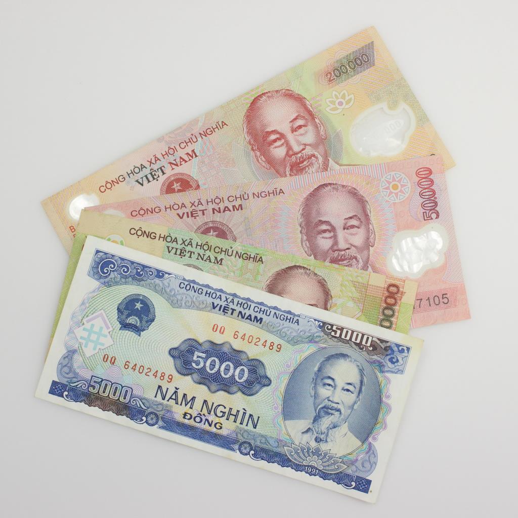 Group Of 4 Vietnamese Banknotes | Property Room