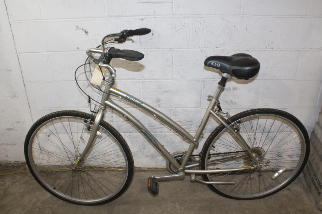 GT Slipstream Hybrid Bike | Property Room