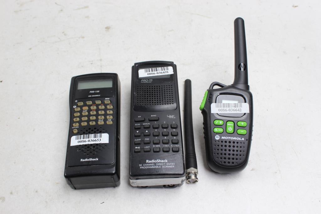 Hand Held 2 Way Radios: RadioShack Pro-70, Pro-135, Motorola: 3 Items ...