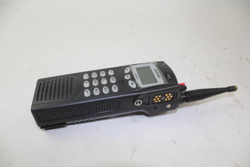 Harris P7200 Multi Mode Hand Held 2 Way Radio And AA Battery Pack ...