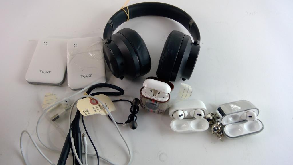 Headphones And Portable Chargers, 5+ Pieces | Property Room