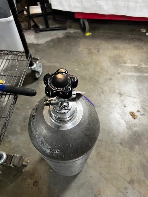 Helium Tank With Helium, 11.4 Kg | Property Room