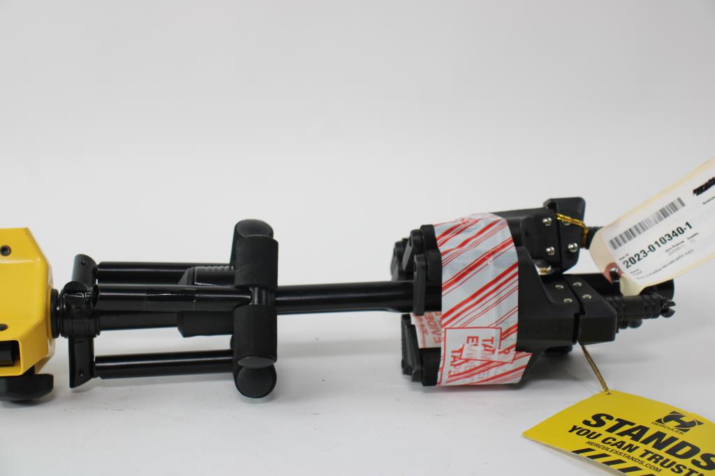 Hercules Auto Grip Triple Guitar Stand, Black & Yellow | Property Room