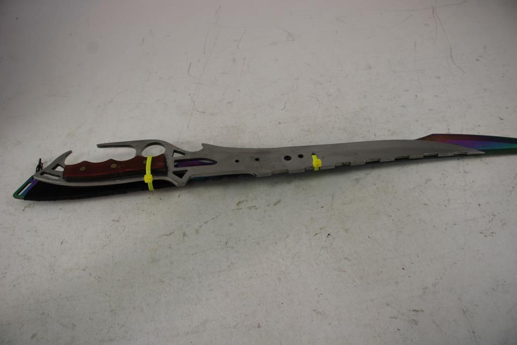 Hero Edge And Other Knives, 2 Pieces | Property Room