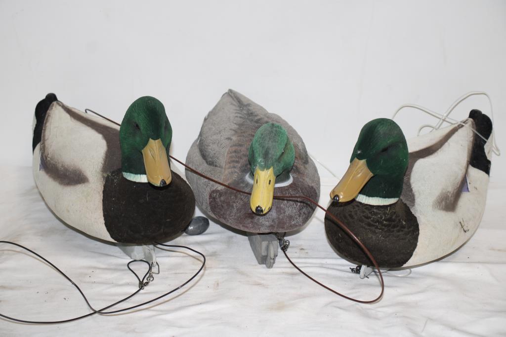 Higdon And More Decoy Duck Lot, 14+ Pieces | Property Room