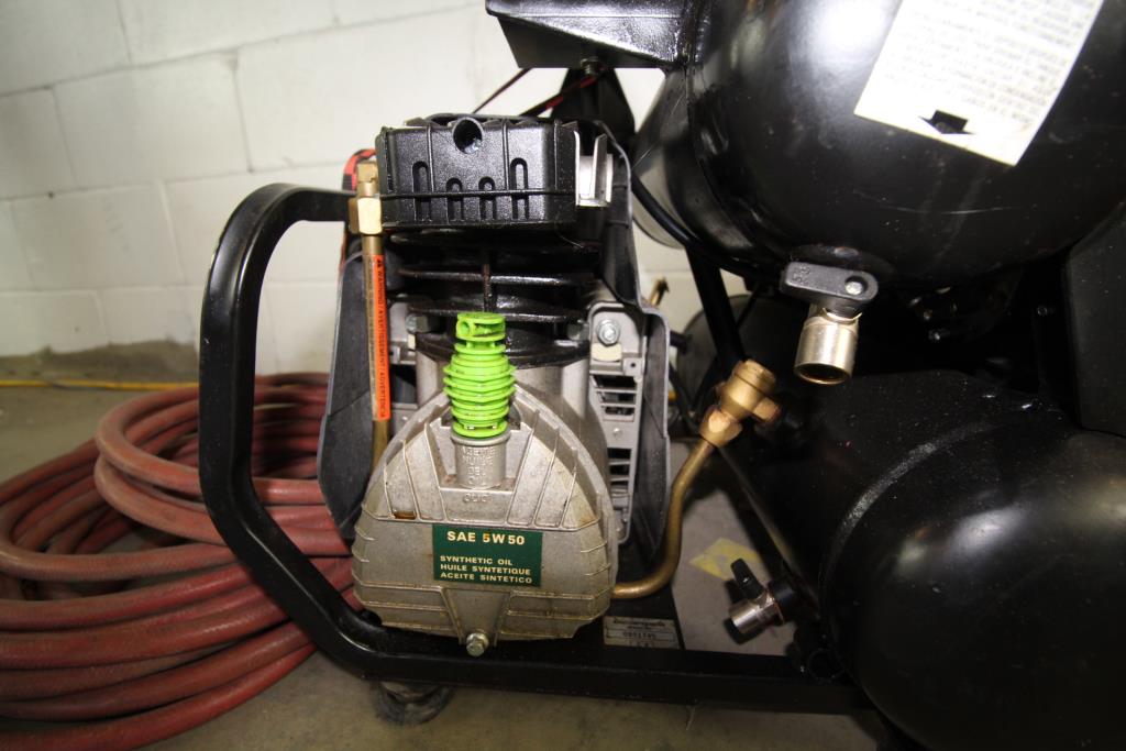 Hitachi EC119sA Air Compressor | Property Room