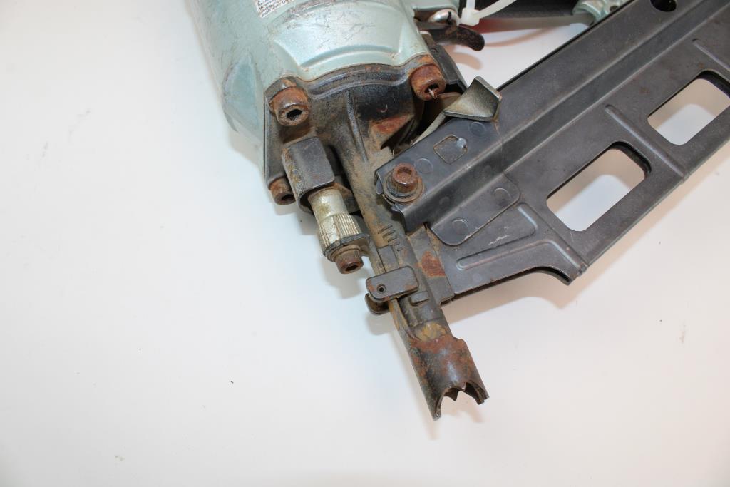 Hitachi NR 83a2 Strip Nailer | Property Room