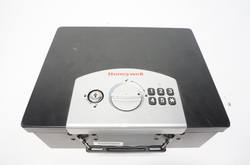 Honey Well Locking Pistol Vault And More, 5+ Pieces | Property Room