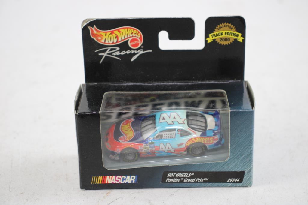 Hot Wheels Nascar Racing Pontiac Grand Prix Collectible Car | Property Room