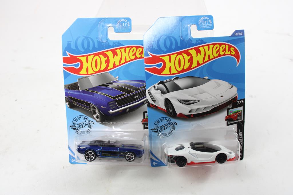 Hot Wheels Retro-Active Toy Car And More, 8+ Pieces | Property Room