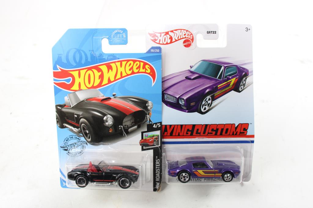 Hot Wheels Retro-Active Toy Car And More, 8+ Pieces | Property Room