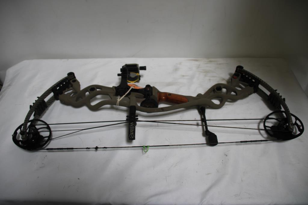 Hoyt Defiant Carbon Bow | Property Room