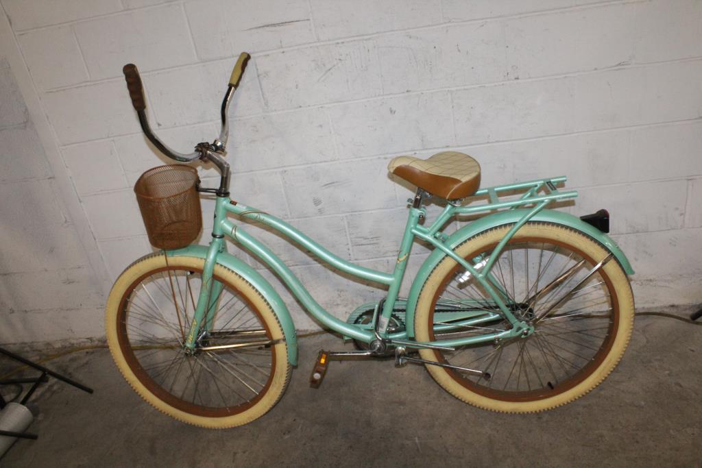 Huffy Deluxe Beach Bike | Property Room