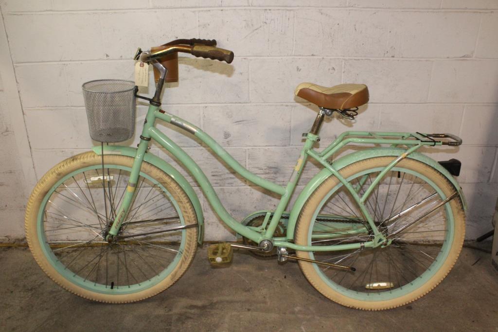 Huffy Deluxe Beach Bike | Property Room