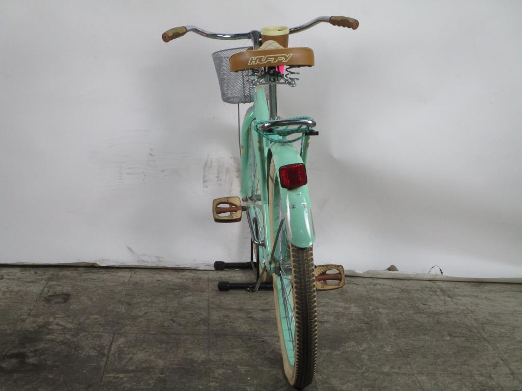 Huffy Deluxe Urban Bike | Property Room