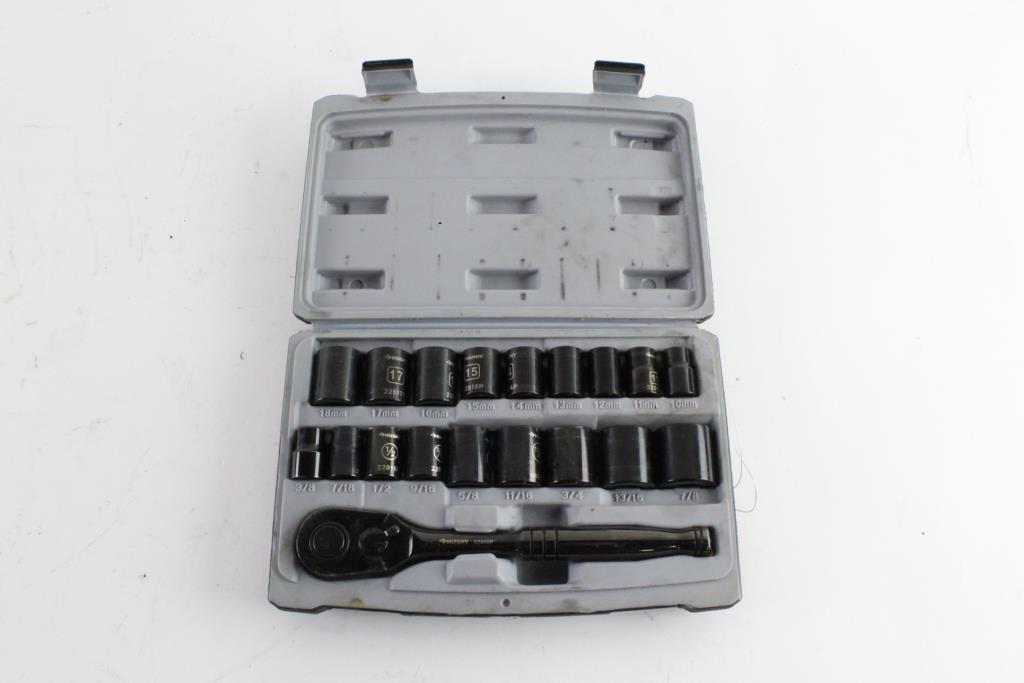 Husky 19-Piece Ratchet And Socket Set | Property Room