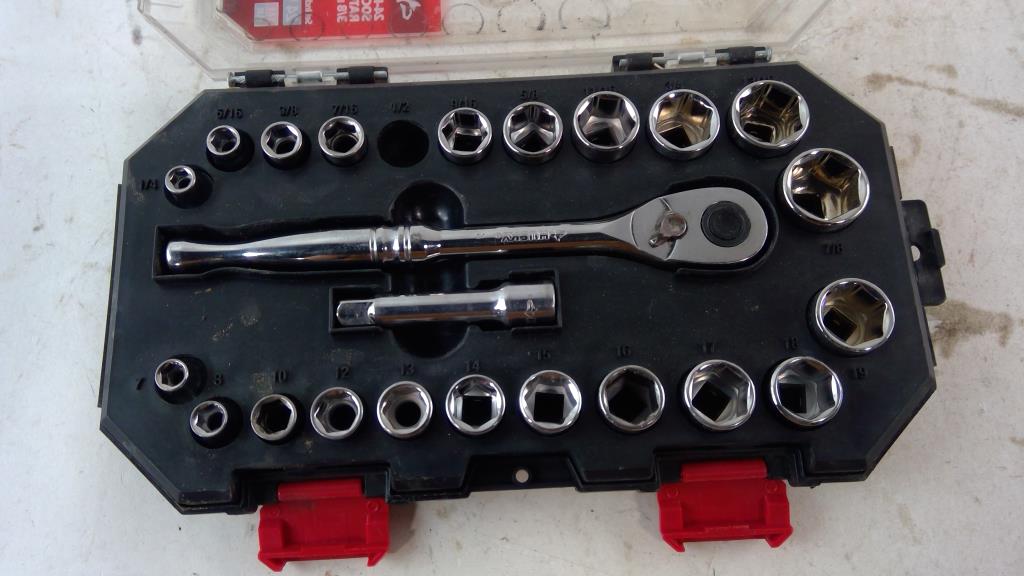 Husky 24 Piece Socket & Ratchet Set | Property Room