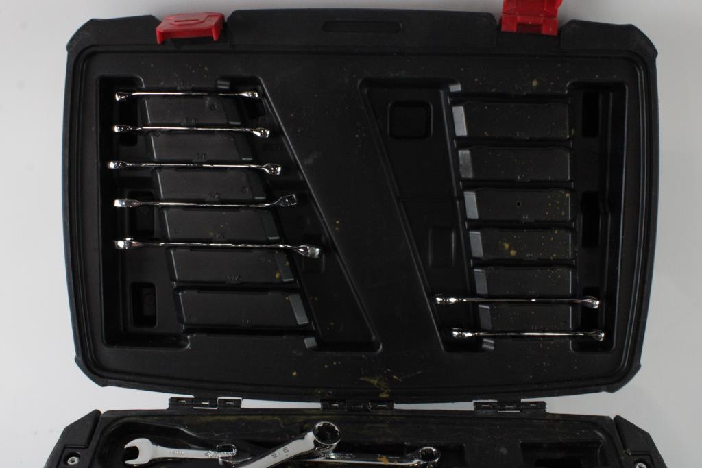 Husky 30+ Piece Ratchet Set In Case With Drawers | Property Room