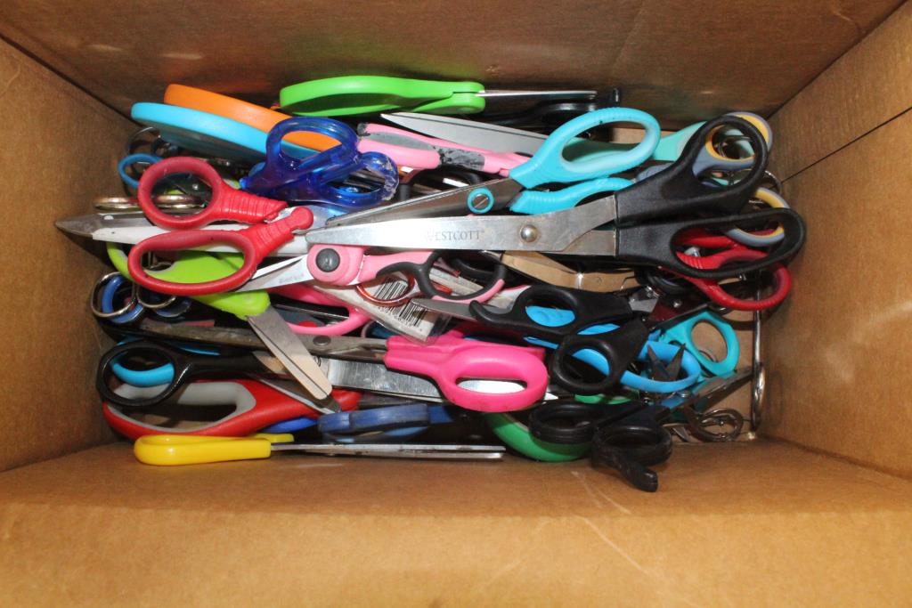 Husky And Other Scissors, 20+ Pieces | Property Room