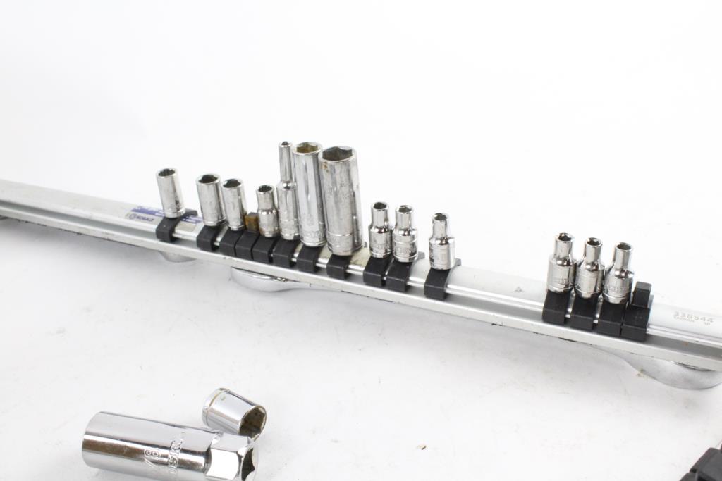 Husky Metric + Standard Sockets, 20+ Pieces | Property Room
