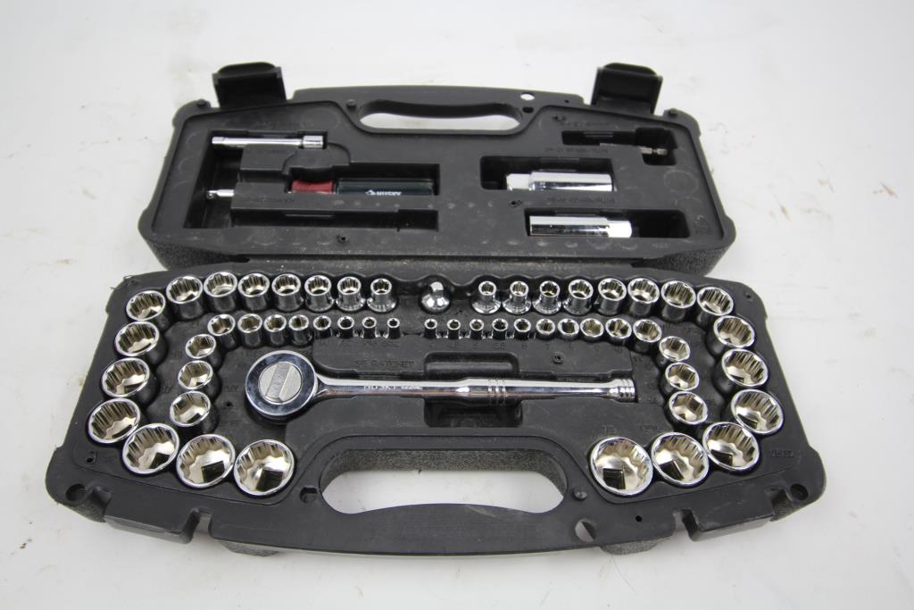 Husky Socket Set With Ratchet And Other Tools. 30+ Pieces | Property Room