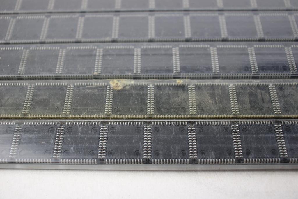 ICS Sa100b Chips 68-0001, 44 Packs Of 23 Pieces Chips Each | Property Room