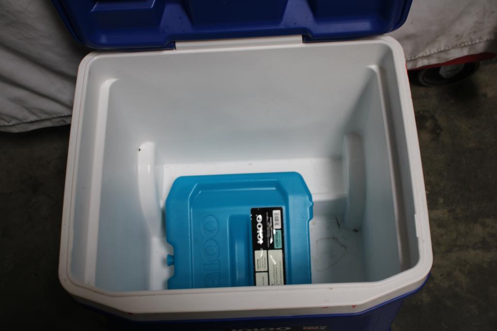 Igloo Latitude 60 Qt. Rolling Cooler, Blue | Property Room