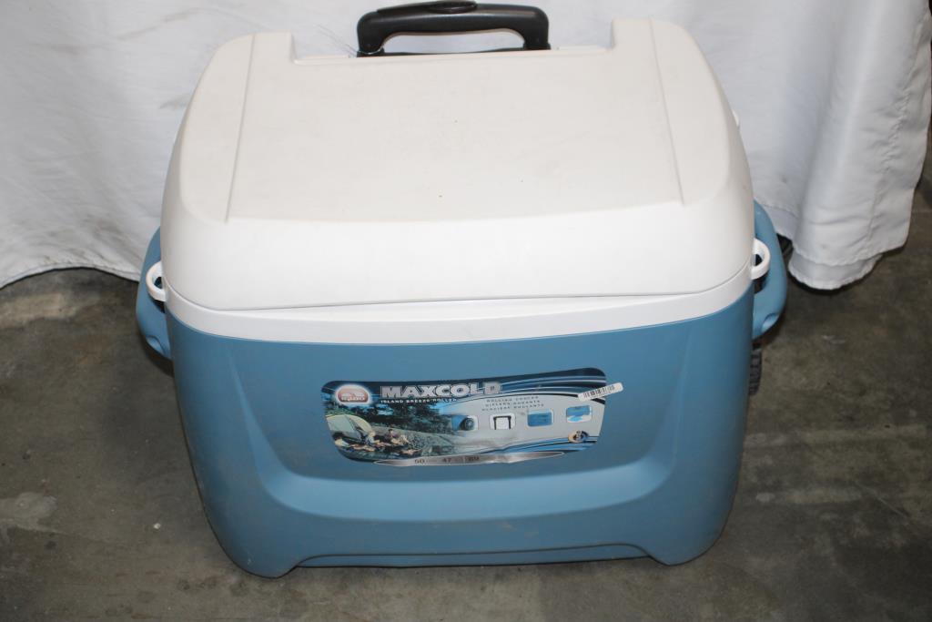 Igloo Maxcold Island Breeze Roller 50 QTS. Cooler, Blue | Property Room