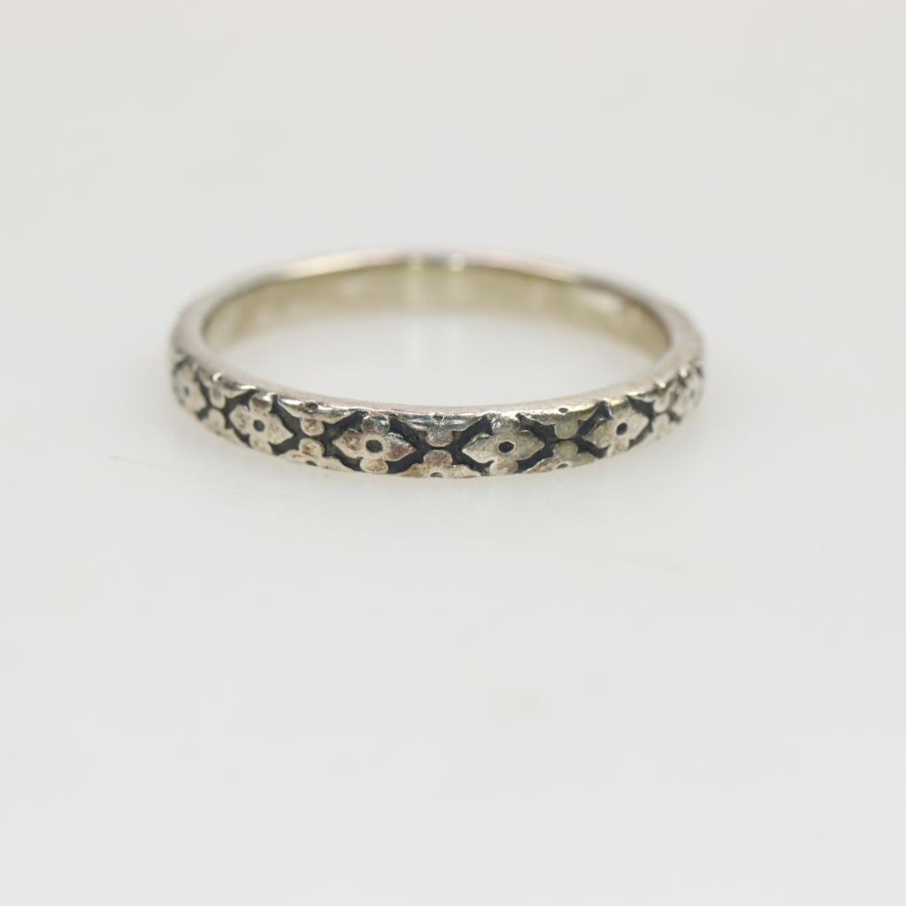 James Avery Sterling Silver Floral Garland Band | Property Room