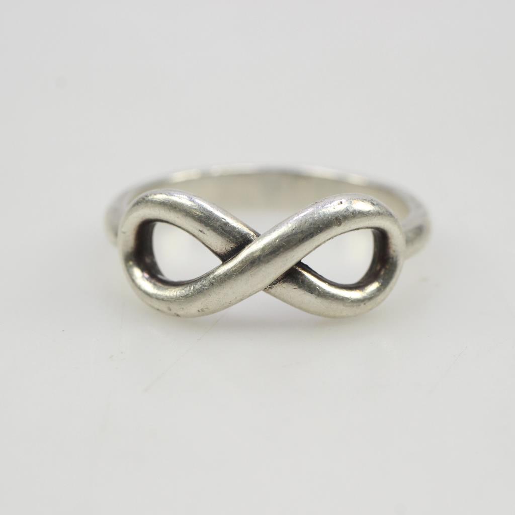 James Avery Sterling Silver Ring | Property Room