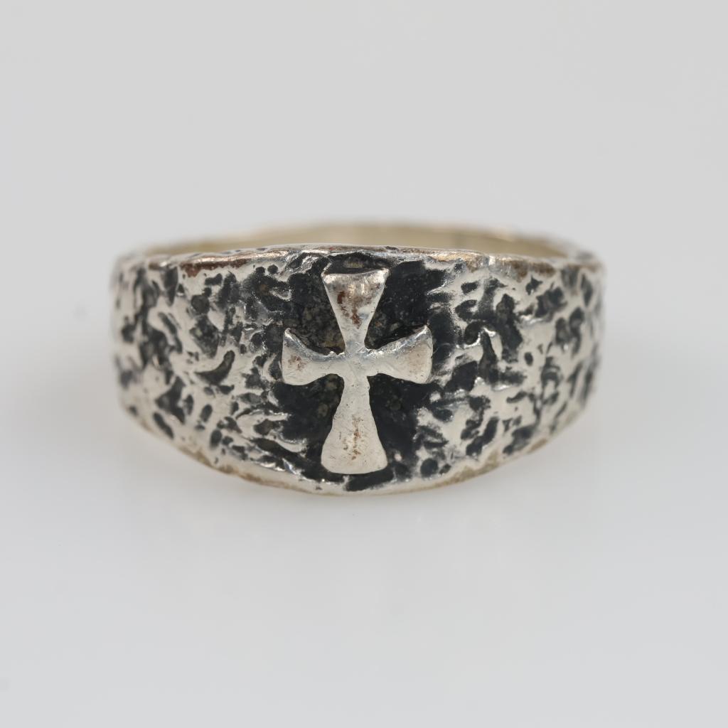 James Avery Textured Cross Ring | Property Room
