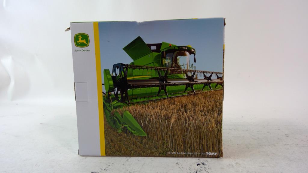 John Deere S690 Tracked Combine | Property Room