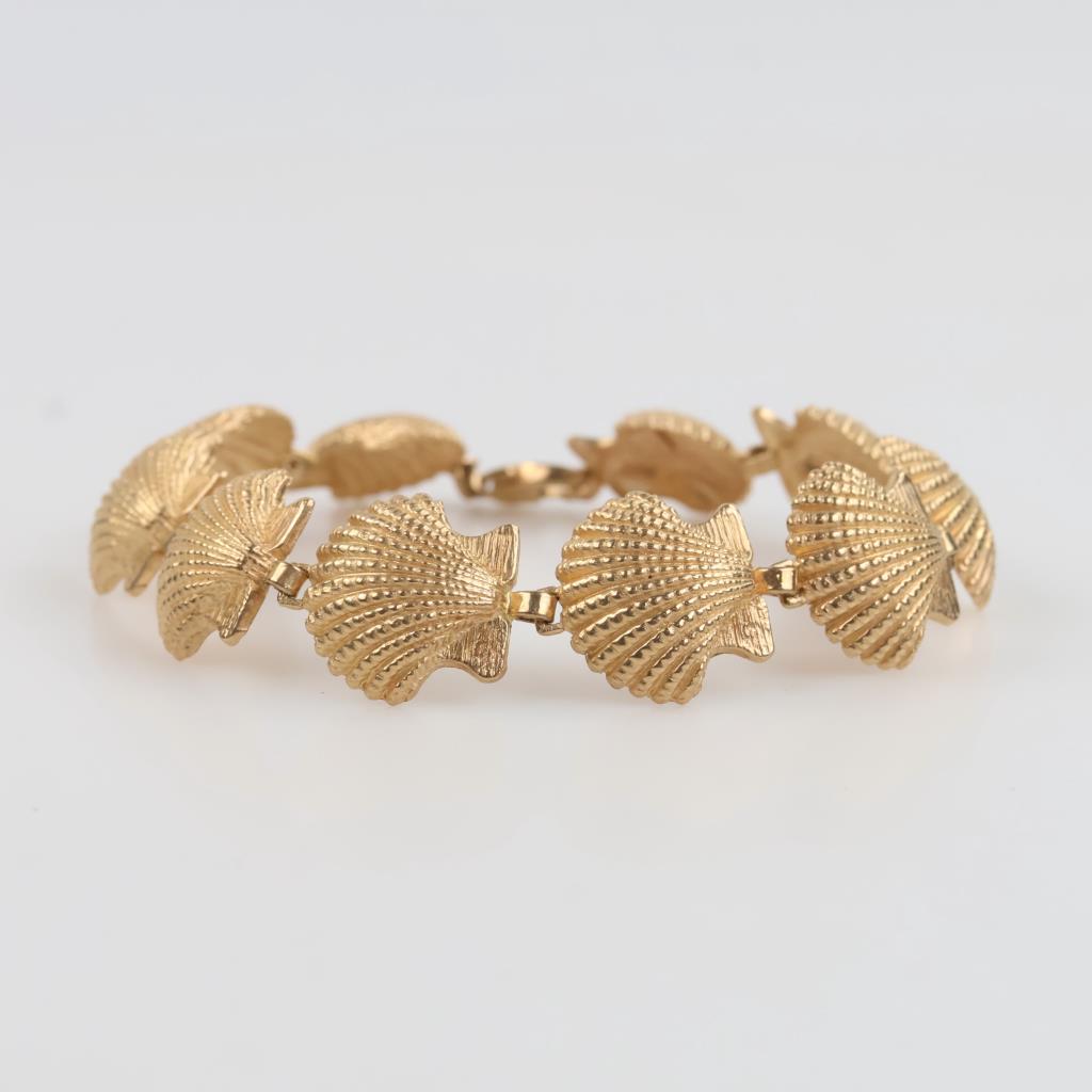 Kabana 14kt Gold Hollow Scallop Shell Bracelet | Property Room