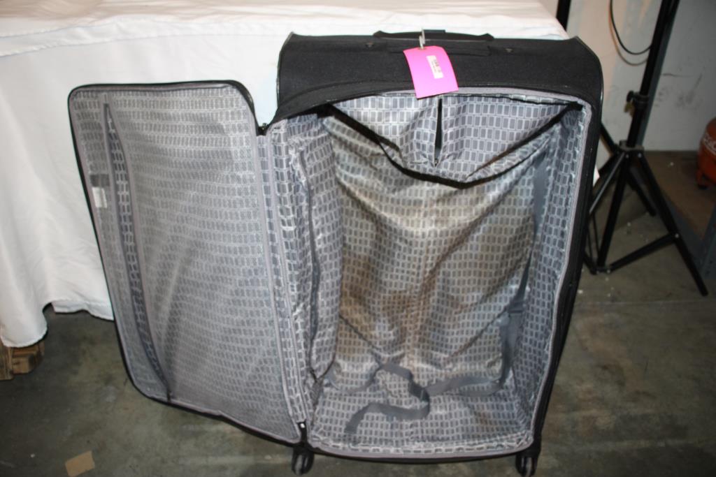 Kenneth Cole Reaction Large 4-Wheel Suitcase, Black | Property Room