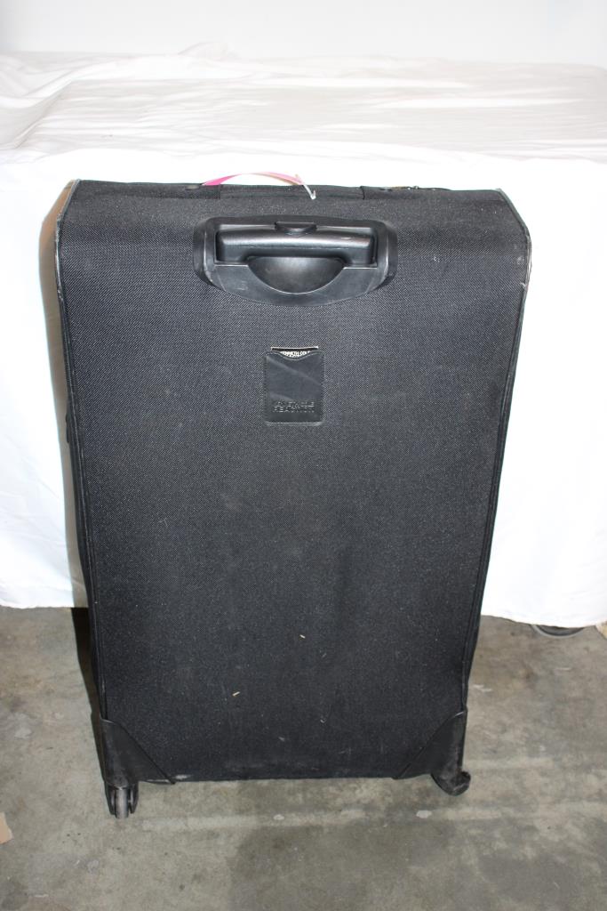 Kenneth Cole Reaction Large 4-Wheel Suitcase, Black | Property Room