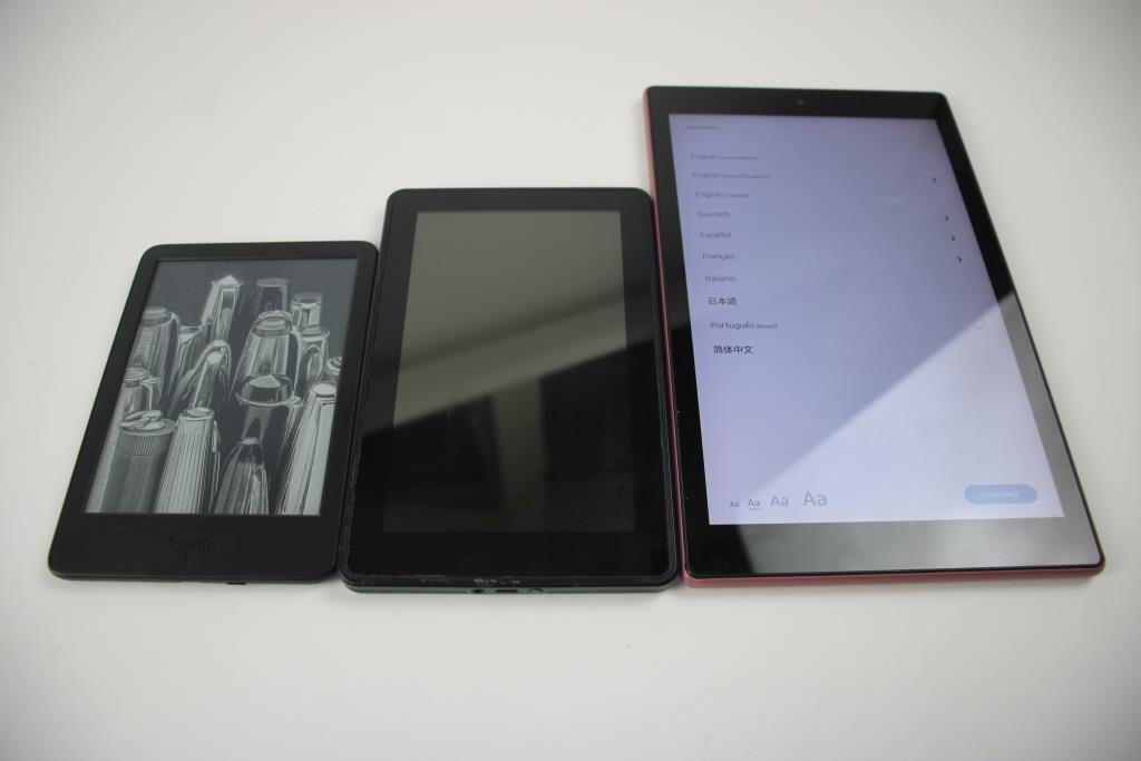 Kindle 11th Gen, D01400, Amazon Tablet, 3 Pieces | Property Room