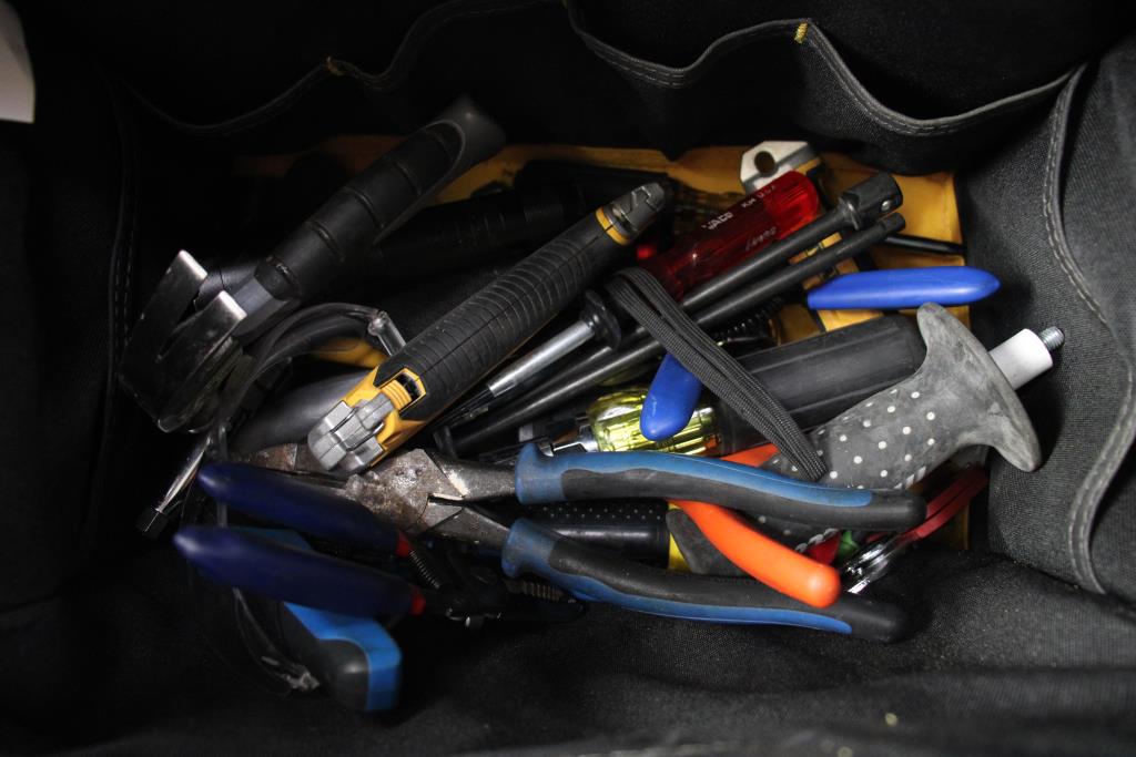 Klein Tools Pliers, Pittsburgh Stubby Claw Hammer, Anker Bolder ...
