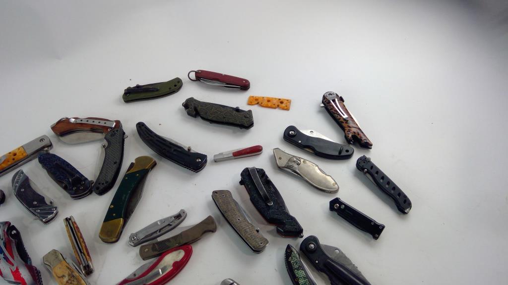 Knife Lot, 10+ Pieces | Property Room