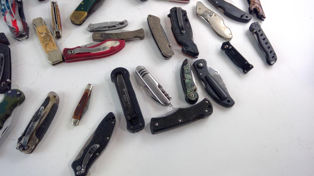 Knife Lot, 10+ Pieces | Property Room