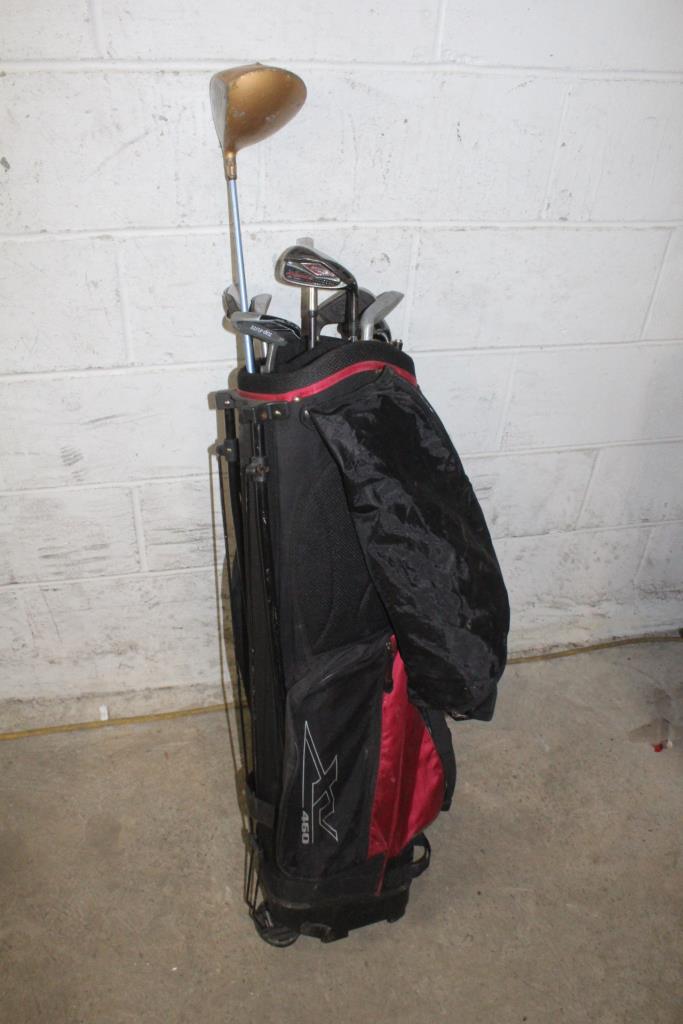 Knight Golf Bag With Clubs, 10 Pieces | Property Room