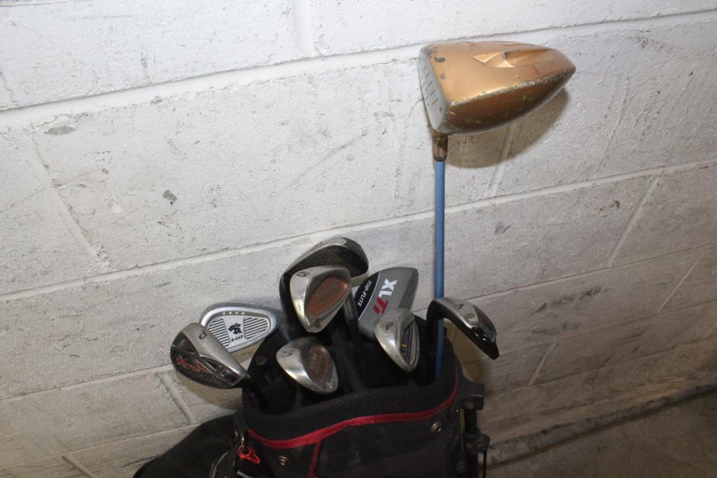 Knight Golf Bag With Clubs, 10 Pieces | Property Room