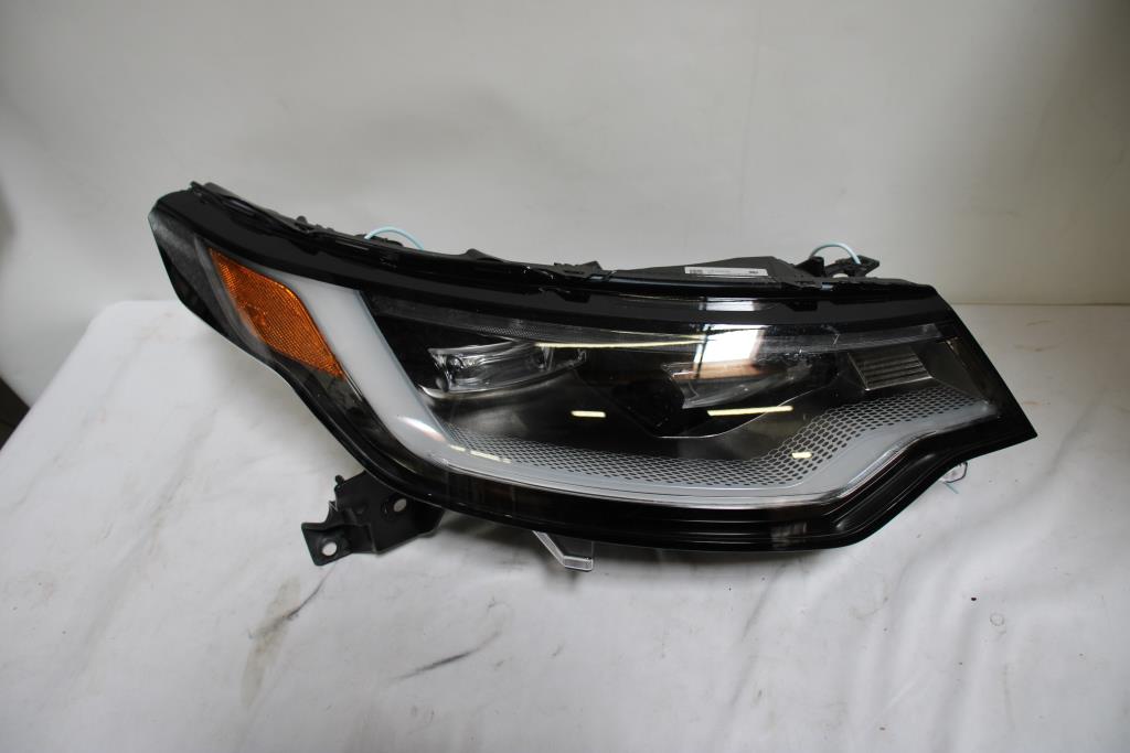 Land Rover Right Headlight, L462 21MY ML DUS | Property Room