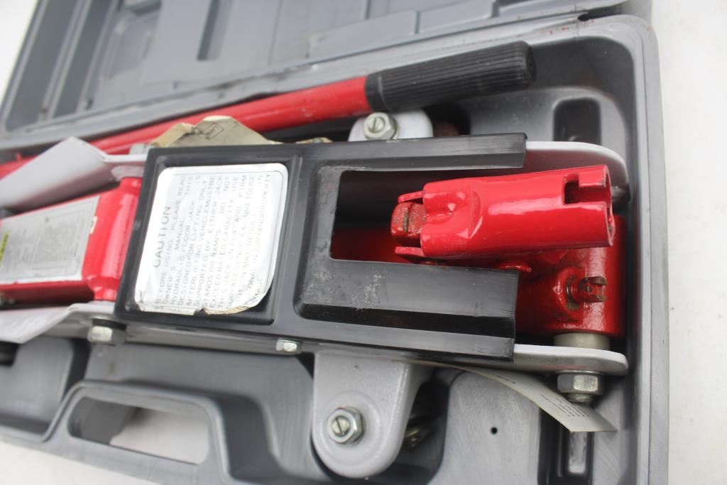 Larin Hydraulic Floor Jack | Property Room