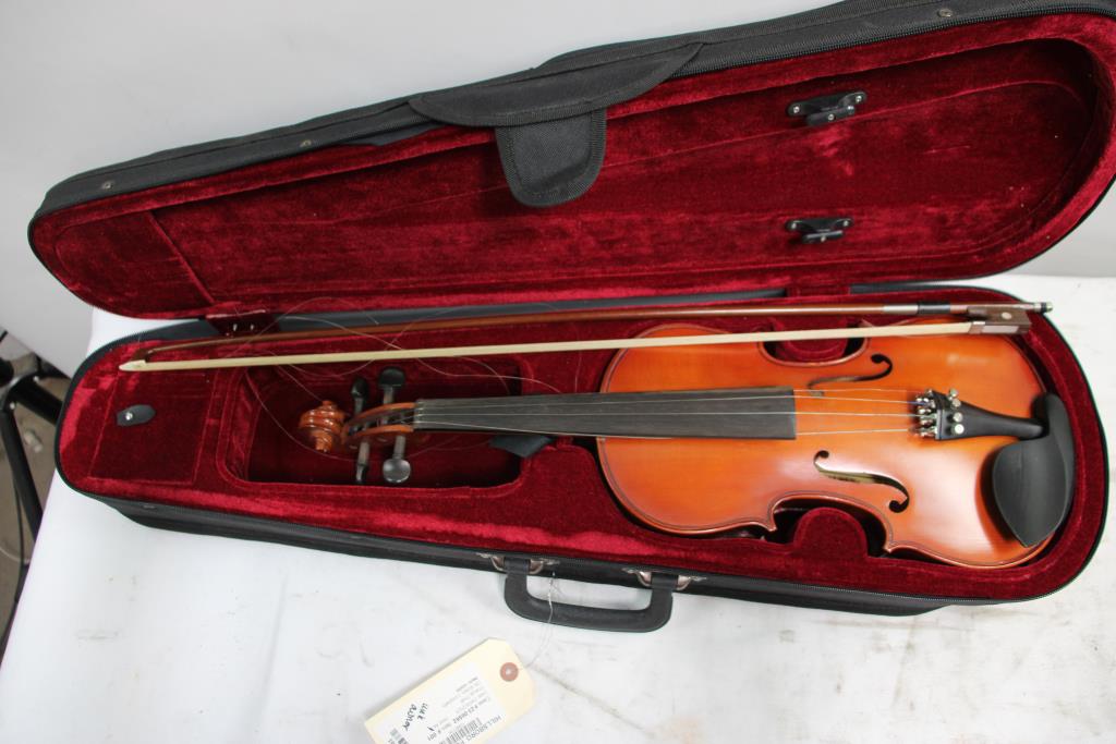 Lauren Stradivarius 4/4 Model Violin, L8395 | Property Room